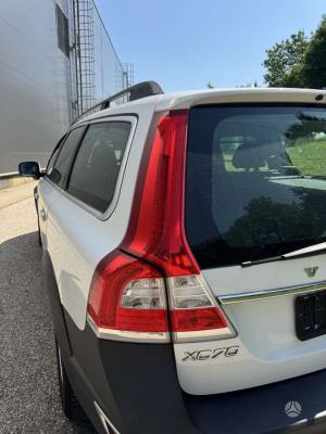 White Volvo XC70 2014 in Alytus, with an engine capacity of 1.97 L and mileage of 279 thousand km for 8600 €, photo 27 on AUTOMOTO.COM.LV