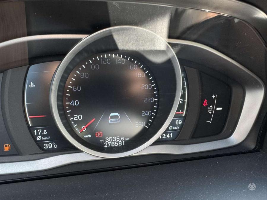 White Volvo XC70 2014 in Alytus, with an engine capacity of 1.97 L and mileage of 279 thousand km for 8600 €, photo 36 on AUTOMOTO.COM.LV