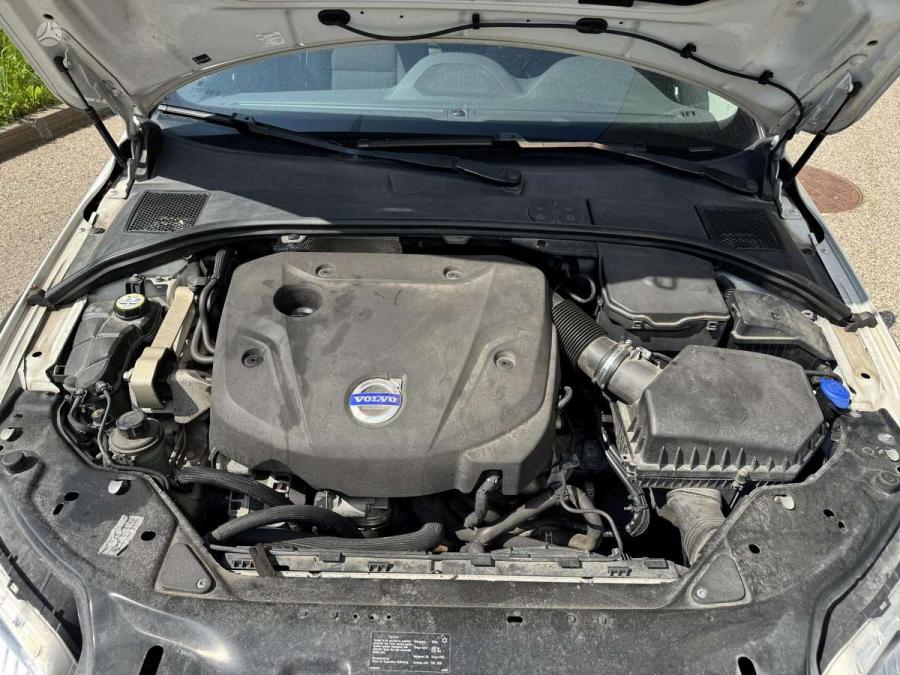 White Volvo XC70 2014 in Alytus, with an engine capacity of 1.97 L and mileage of 279 thousand km for 8600 €, photo 37 on AUTOMOTO.COM.LV