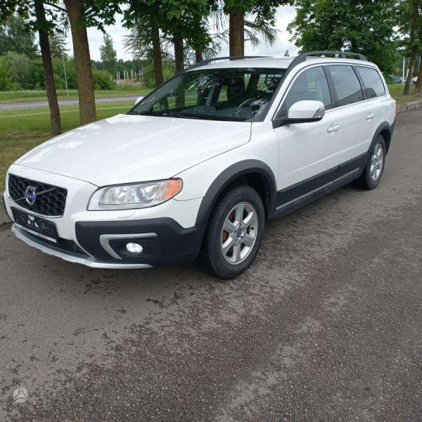 White Volvo XC70 2014 in Panevezys, with an engine capacity of 1.97 L and mileage of 281 thousand km for 9450 €, photo 1 on AUTOMOTO.COM.LV
