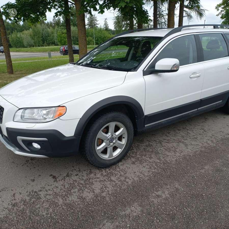 White Volvo XC70 2014 in Panevezys, with an engine capacity of 1.97 L and mileage of 281 thousand km for 9450 €, photo 3 on AUTOMOTO.COM.LV