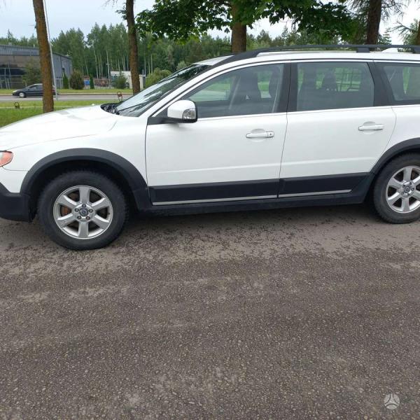 White Volvo XC70 2014 in Panevezys, with an engine capacity of 1.97 L and mileage of 281 thousand km for 9450 €, photo 3 on AUTOMOTO.COM.LV