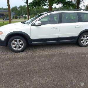 White Volvo XC70 2014 in Panevezys, with an engine capacity of 1.97 L and mileage of 281 thousand km for 9450 €, photo 4 on AUTOMOTO.COM.LV