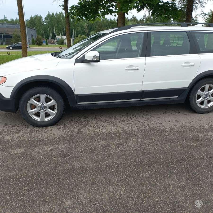 White Volvo XC70 2014 in Panevezys, with an engine capacity of 1.97 L and mileage of 281 thousand km for 9450 €, photo 4 on AUTOMOTO.COM.LV