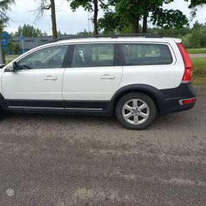 White Volvo XC70 2014 in Panevezys, with an engine capacity of 1.97 L and mileage of 281 thousand km for 9450 €, photo 5 on AUTOMOTO.COM.LV