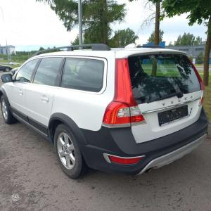 White Volvo XC70 2014 in Panevezys, with an engine capacity of 1.97 L and mileage of 281 thousand km for 9450 €, photo 6 on AUTOMOTO.COM.LV