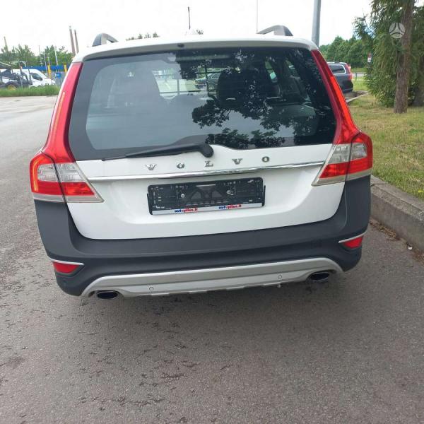 White Volvo XC70 2014 in Panevezys, with an engine capacity of 1.97 L and mileage of 281 thousand km for 9450 €, photo 6 on AUTOMOTO.COM.LV