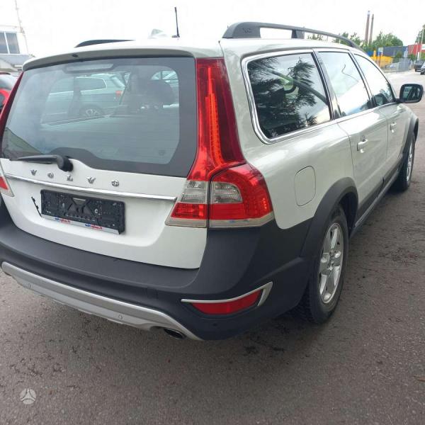 White Volvo XC70 2014 in Panevezys, with an engine capacity of 1.97 L and mileage of 281 thousand km for 9450 €, photo 7 on AUTOMOTO.COM.LV