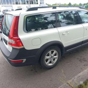 White Volvo XC70 2014 in Panevezys, with an engine capacity of 1.97 L and mileage of 281 thousand km for 9450 €, photo 9 on AUTOMOTO.COM.LV
