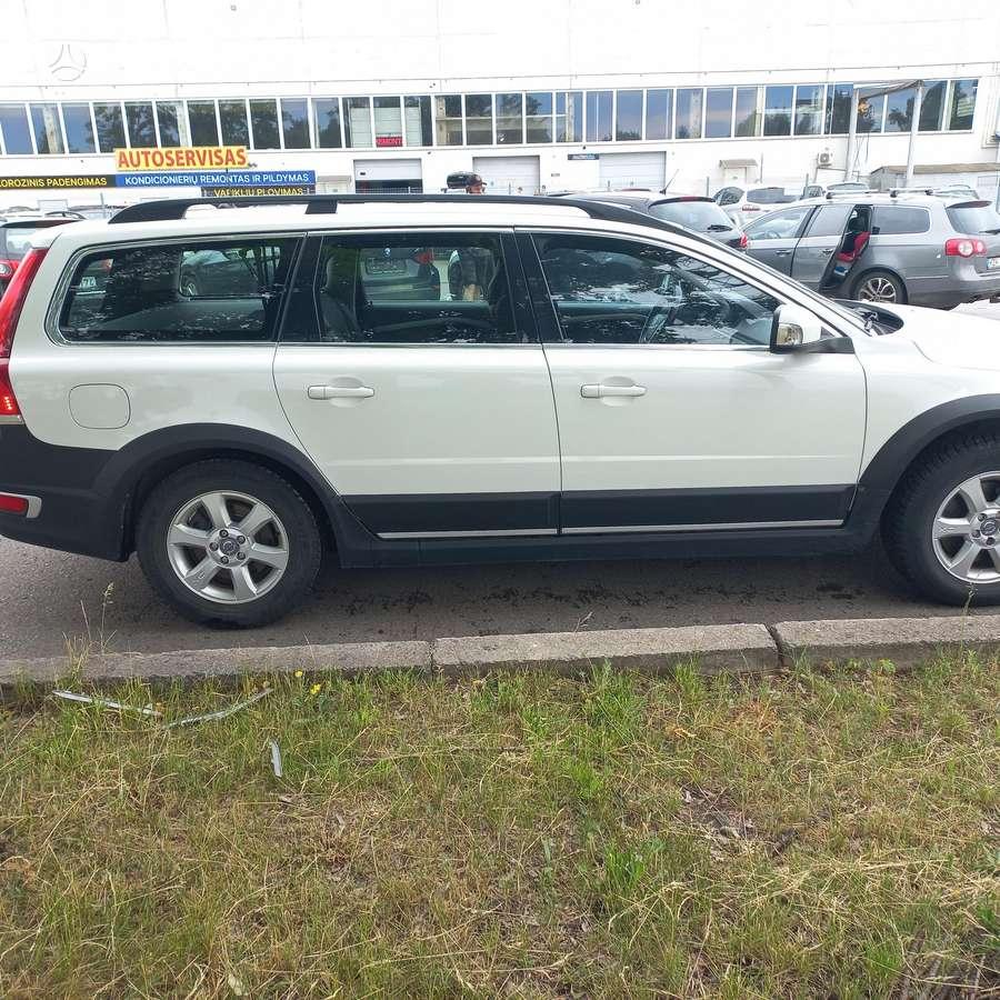 White Volvo XC70 2014 in Panevezys, with an engine capacity of 1.97 L and mileage of 281 thousand km for 9450 €, photo 10 on AUTOMOTO.COM.LV