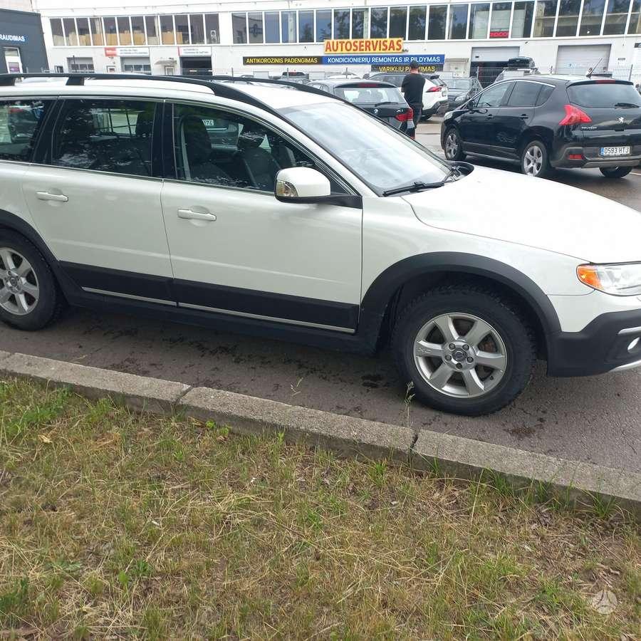 White Volvo XC70 2014 in Panevezys, with an engine capacity of 1.97 L and mileage of 281 thousand km for 9450 €, photo 11 on AUTOMOTO.COM.LV