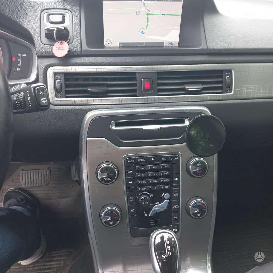 White Volvo XC70 2014 in Panevezys, with an engine capacity of 1.97 L and mileage of 281 thousand km for 9450 €, photo 13 on AUTOMOTO.COM.LV