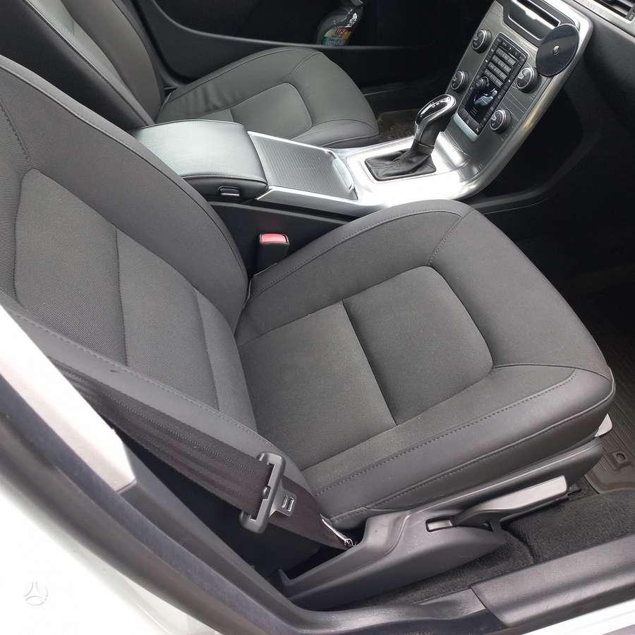 White Volvo XC70 2014 in Panevezys, with an engine capacity of 1.97 L and mileage of 281 thousand km for 9450 €, photo 19 on AUTOMOTO.COM.LV