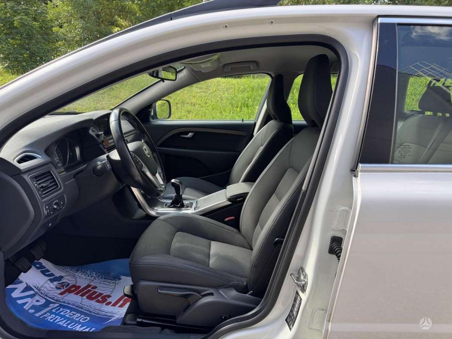 White Volvo XC70 2014 in Alytus, with an engine capacity of 2.00 L and mileage of 279 thousand km for 8500 €, photo 7 on AUTOMOTO.COM.LV