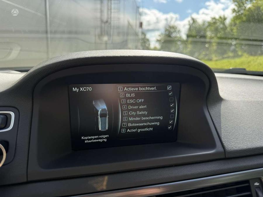 White Volvo XC70 2014 in Alytus, with an engine capacity of 2.00 L and mileage of 279 thousand km for 8500 €, photo 15 on AUTOMOTO.COM.LV