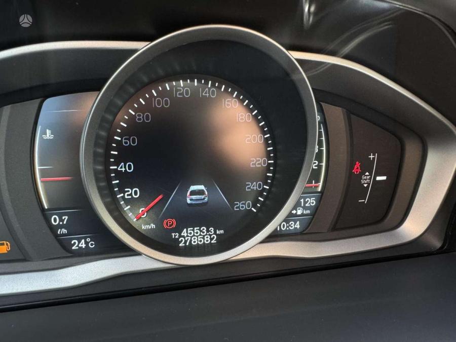 White Volvo XC70 2014 in Alytus, with an engine capacity of 2.00 L and mileage of 279 thousand km for 8500 €, photo 39 on AUTOMOTO.COM.LV
