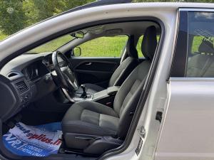White Volvo XC70 2014 in Alytus, with an engine capacity of 2.00 L and mileage of 279 thousand km for 7950 €, photo 7 on AUTOMOTO.COM.LV