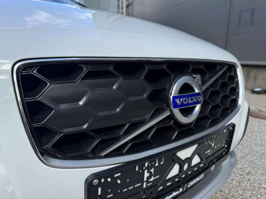 White Volvo XC70 2014 in Alytus, with an engine capacity of 2.00 L and mileage of 279 thousand km for 7950 €, photo 34 on AUTOMOTO.COM.LV