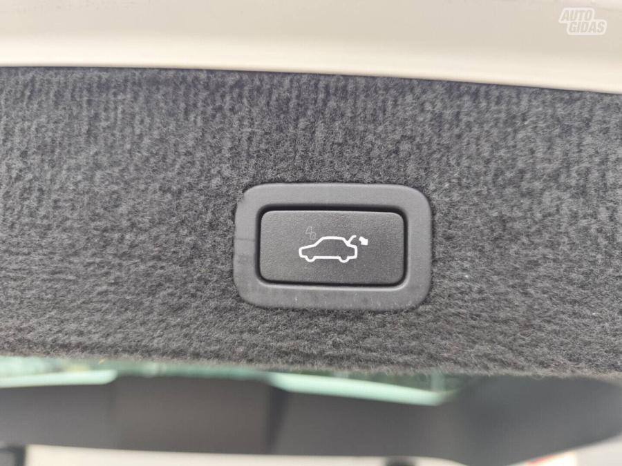 White Volvo XC70 2015 in Siauliai, with an engine capacity of 3.00 L and mileage of 310 thousand km for 11400 €, photo 9 on AUTOMOTO.COM.LV