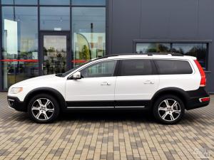 White Volvo XC70 2015 in Siauliai, with an engine capacity of 3.00 L and mileage of 310 thousand km for 11400 €, photo 11 on AUTOMOTO.COM.LV