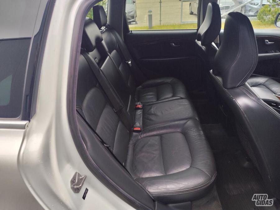 White Volvo XC70 2015 in Siauliai, with an engine capacity of 3.00 L and mileage of 310 thousand km for 11400 €, photo 21 on AUTOMOTO.COM.LV