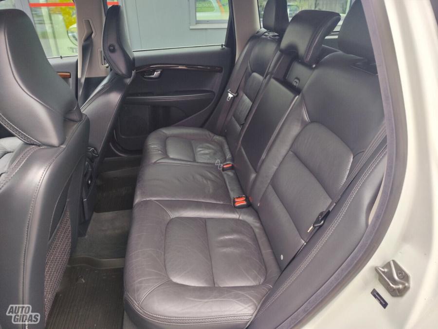 White Volvo XC70 2015 in Siauliai, with an engine capacity of 3.00 L and mileage of 310 thousand km for 11400 €, photo 23 on AUTOMOTO.COM.LV
