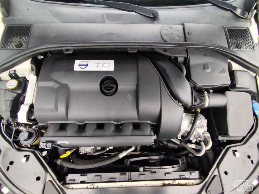 White Volvo XC70 2015 in Siauliai, with an engine capacity of 3.00 L and mileage of 310 thousand km for 11400 €, photo 30 on AUTOMOTO.COM.LV