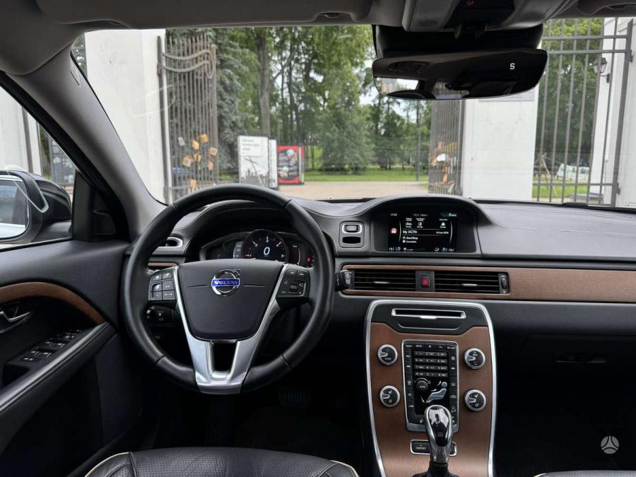 Balts Volvo XC70 2015 Viļņa, ar dzinēja tilpumu 2.40 L un nobraukumu 256 tūkst. km par 15900 €, foto 3 vietnē AUTOMOTO.COM.LV