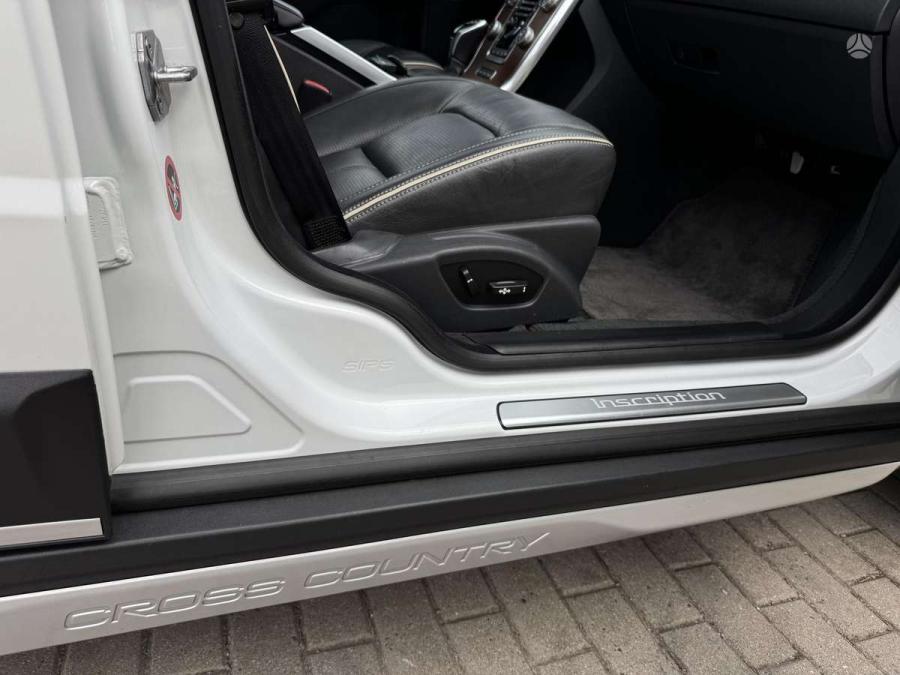 Balts Volvo XC70 2015 Viļņa, ar dzinēja tilpumu 2.40 L un nobraukumu 256 tūkst. km par 15900 €, foto 11 vietnē AUTOMOTO.COM.LV