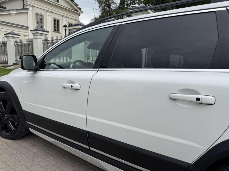 Balts Volvo XC70 2015 Viļņa, ar dzinēja tilpumu 2.40 L un nobraukumu 256 tūkst. km par 15900 €, foto 34 vietnē AUTOMOTO.COM.LV