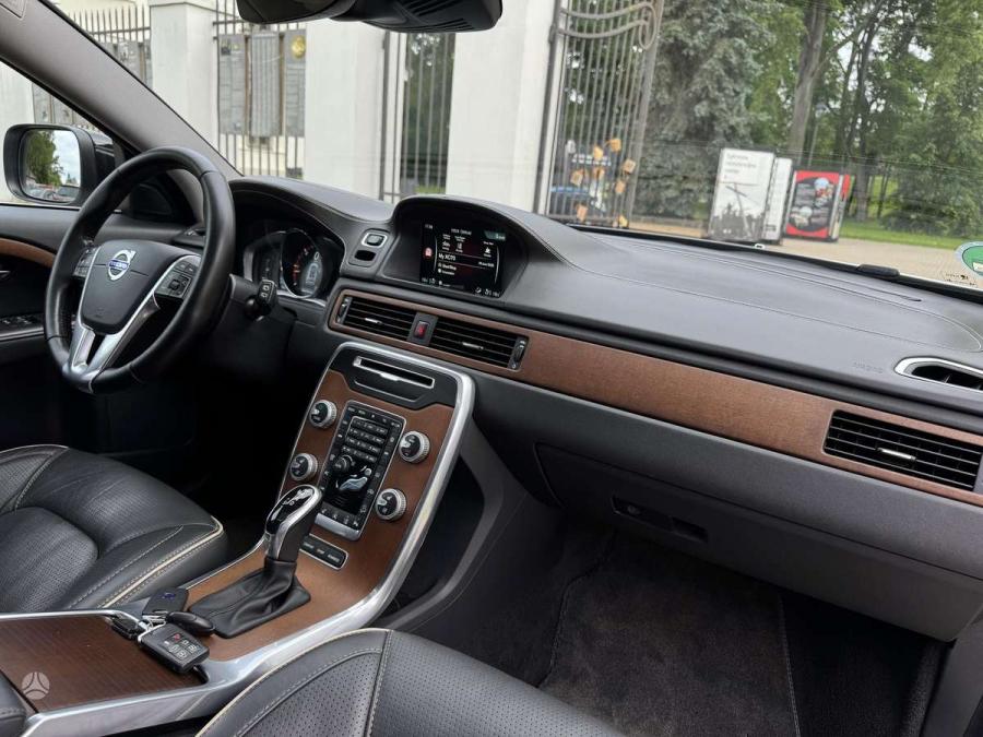 Balts Volvo XC70 2015 Viļņa, ar dzinēja tilpumu 2.40 L un nobraukumu 256 tūkst. km par 15900 €, foto 36 vietnē AUTOMOTO.COM.LV