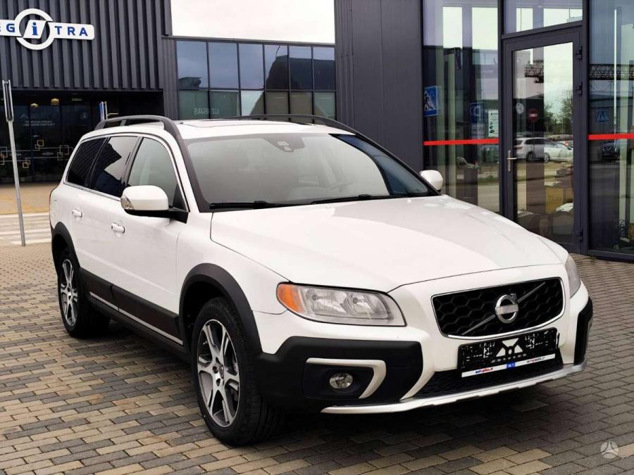 White Volvo XC70 2015 in Siauliai, with an engine capacity of 3.00 L and mileage of 310 thousand km for 10700 €, photo 3 on AUTOMOTO.COM.LV