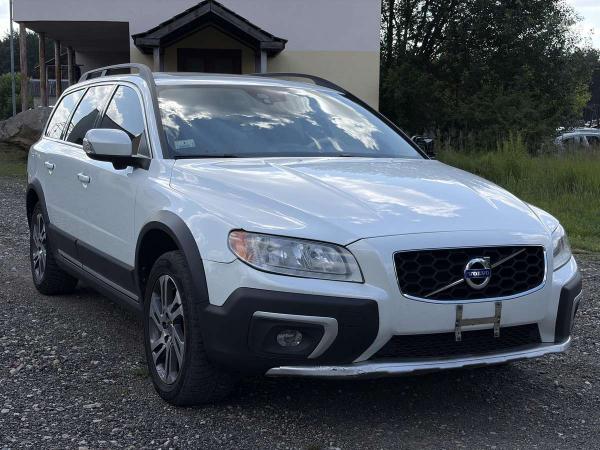 White Volvo XC70 2015 in Ukmerge, with an engine capacity of 1.97 L and mileage of 280 thousand km for 5600 €, photo 2 on AUTOMOTO.COM.LV