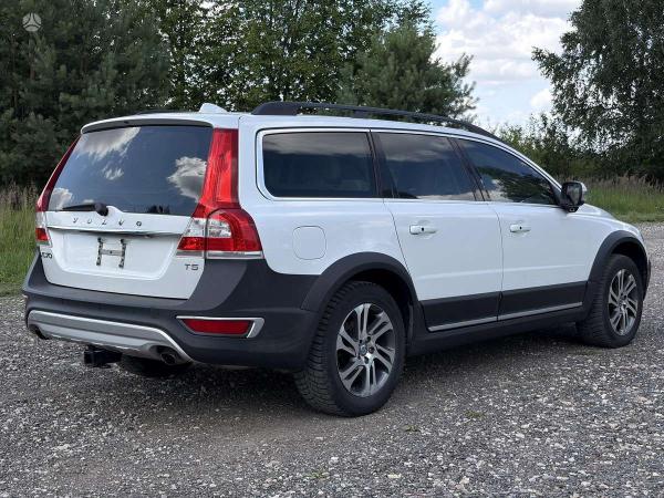 White Volvo XC70 2015 in Ukmerge, with an engine capacity of 1.97 L and mileage of 280 thousand km for 5600 €, photo 5 on AUTOMOTO.COM.LV