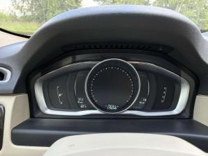 White Volvo XC70 2015 in Ukmerge, with an engine capacity of 1.97 L and mileage of 280 thousand km for 5600 €, photo 12 on AUTOMOTO.COM.LV