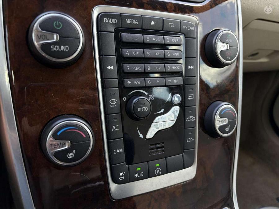 White Volvo XC70 2015 in Ukmerge, with an engine capacity of 1.97 L and mileage of 280 thousand km for 5600 €, photo 13 on AUTOMOTO.COM.LV