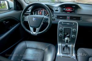White Volvo XC70 2015 in Tallinn, with an engine capacity of 2.40 L and mileage of 261 thousand km for 17890 €, photo 4 on AUTOMOTO.COM.LV