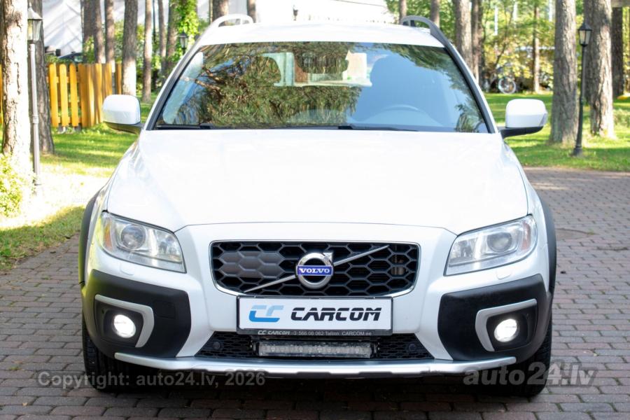 White Volvo XC70 2015 in Tallinn, with an engine capacity of 2.40 L and mileage of 261 thousand km for 17890 €, photo 6 on AUTOMOTO.COM.LV