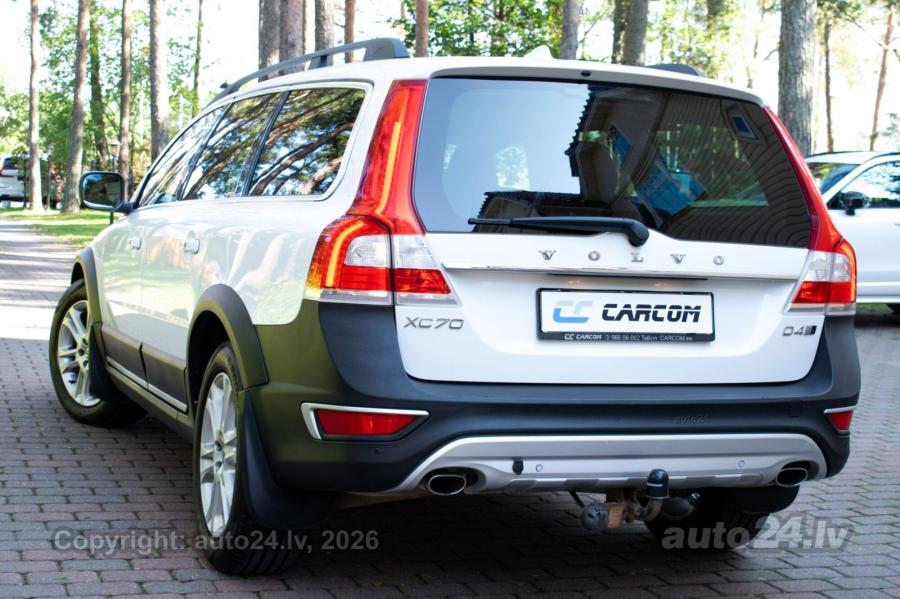 White Volvo XC70 2015 in Tallinn, with an engine capacity of 2.40 L and mileage of 261 thousand km for 17890 €, photo 8 on AUTOMOTO.COM.LV