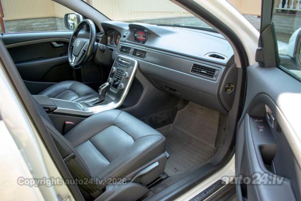 Balts Volvo XC70 2015 Tallina, ar dzinēja tilpumu 2.40 L un nobraukumu 261 tūkst. km par 17890 €, foto 10 vietnē AUTOMOTO.COM.LV