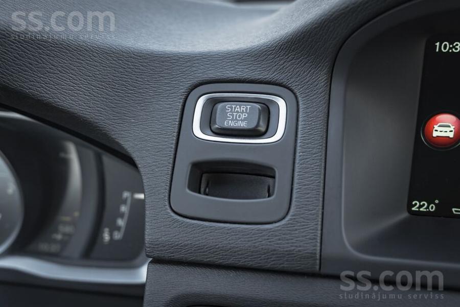 Balts Volvo XC70 2016 Rīga, ar dzinēja tilpumu 2.40 L un nobraukumu 305 tūkst. km par 12950 €, foto 23 vietnē AUTOMOTO.COM.LV