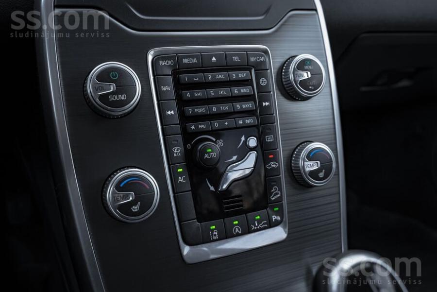 Balts Volvo XC70 2016 Rīga, ar dzinēja tilpumu 2.40 L un nobraukumu 305 tūkst. km par 12950 €, foto 25 vietnē AUTOMOTO.COM.LV