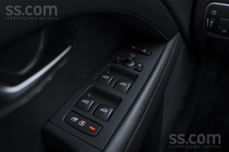 Balts Volvo XC70 2016 Rīga, ar dzinēja tilpumu 2.40 L un nobraukumu 305 tūkst. km par 12950 €, foto 29 vietnē AUTOMOTO.COM.LV