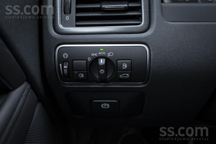 Balts Volvo XC70 2016 Rīga, ar dzinēja tilpumu 2.40 L un nobraukumu 305 tūkst. km par 12950 €, foto 30 vietnē AUTOMOTO.COM.LV