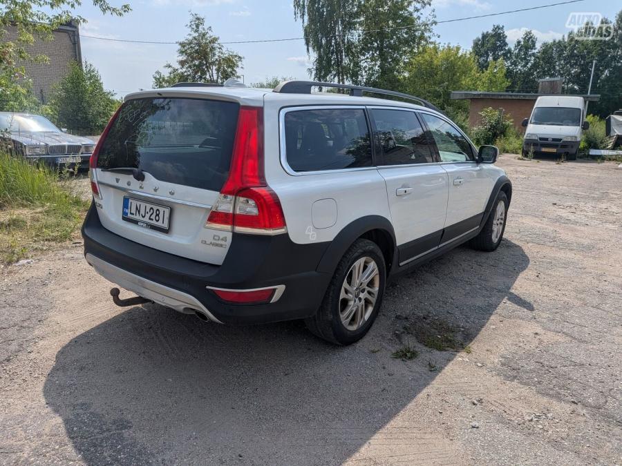 White Volvo XC70 2016 in Radviliskis, with an engine capacity of 2.00 L and mileage of 370 thousand km for 6200 €, photo 5 on AUTOMOTO.COM.LV