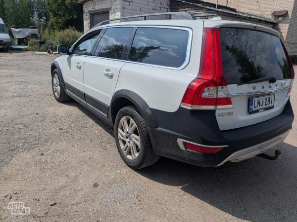 White Volvo XC70 2016 in Radviliskis, with an engine capacity of 2.00 L and mileage of 370 thousand km for 6200 €, photo 6 on AUTOMOTO.COM.LV