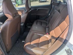 White Volvo XC70 2016 in Radviliskis, with an engine capacity of 2.00 L and mileage of 370 thousand km for 6200 €, photo 10 on AUTOMOTO.COM.LV