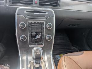 White Volvo XC70 2016 in Radviliskis, with an engine capacity of 2.00 L and mileage of 370 thousand km for 6200 €, photo 14 on AUTOMOTO.COM.LV