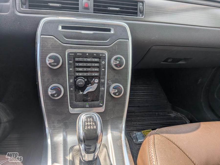 White Volvo XC70 2016 in Radviliskis, with an engine capacity of 2.00 L and mileage of 370 thousand km for 6200 €, photo 14 on AUTOMOTO.COM.LV