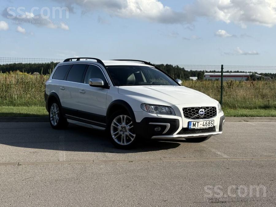 White Volvo XC70 2016 in Riga, with an engine capacity of 2.40 L and mileage of 325 thousand km for 11500 €, photo 1 on AUTOMOTO.COM.LV